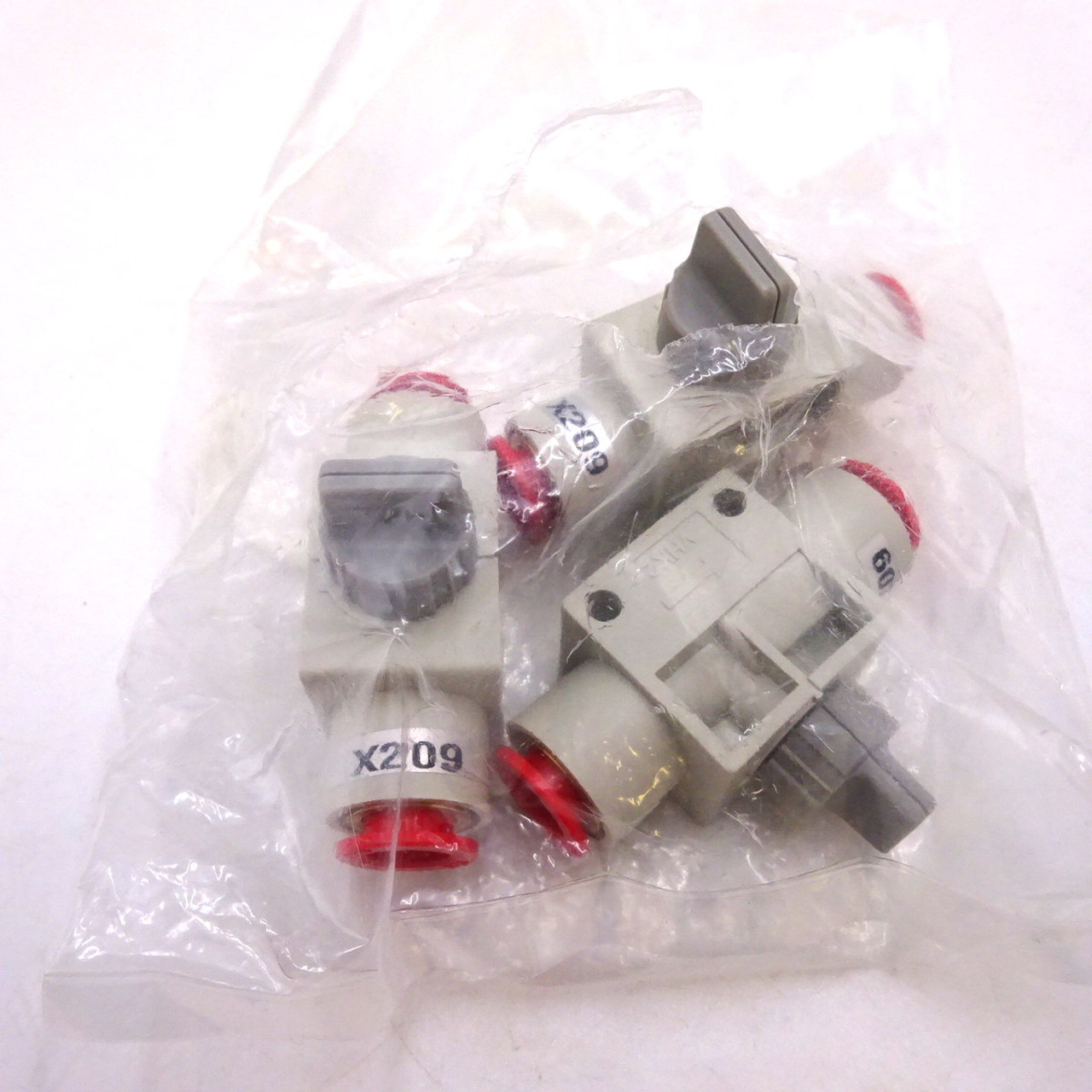 Finger Valve VHK2-11F-11F-X209-3 SMC 2 Port, Mechanical, 10Bar max - Axxa - Motor Control ...